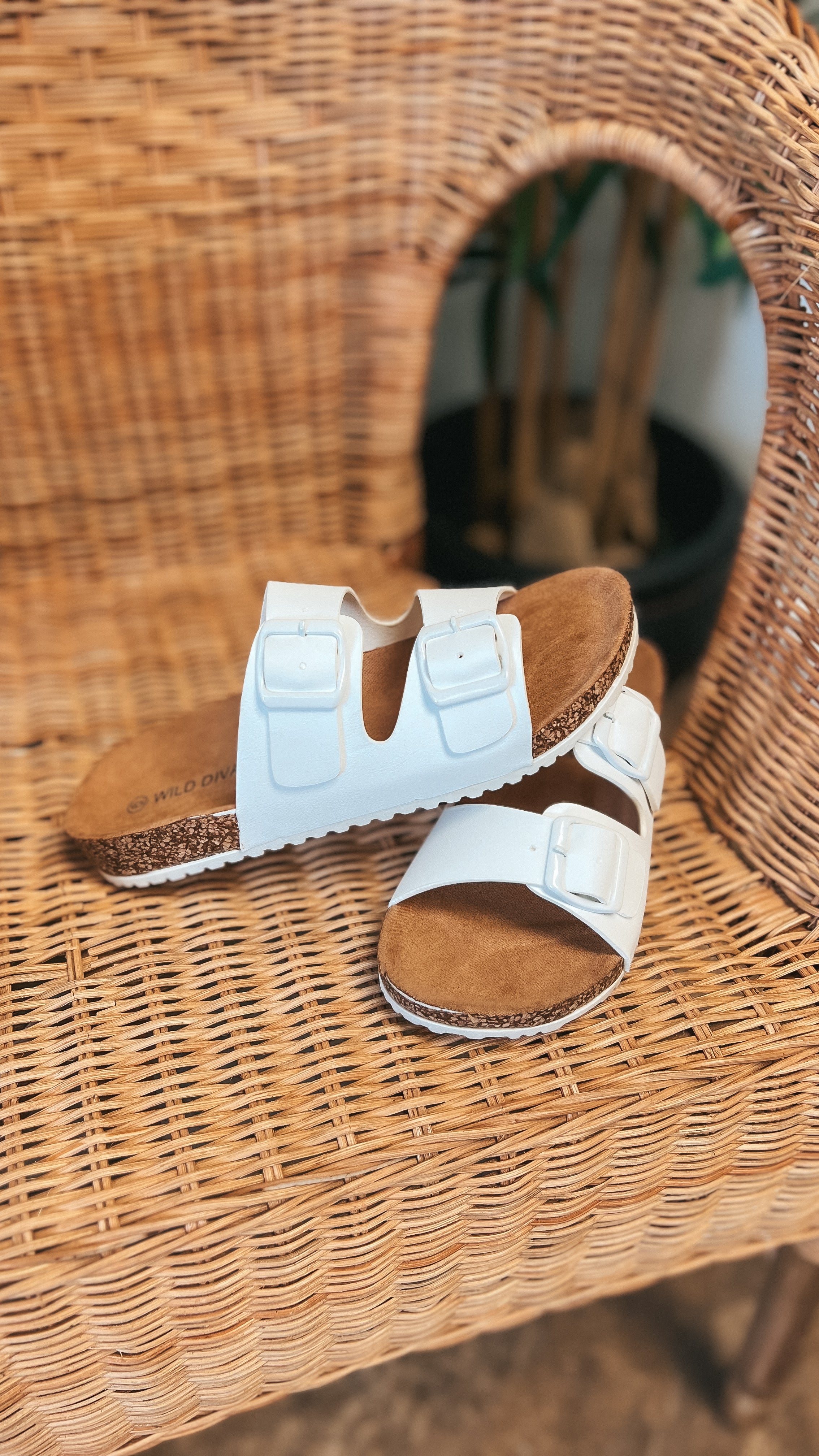 Everly Sandals: White – The Sprouting Fawn